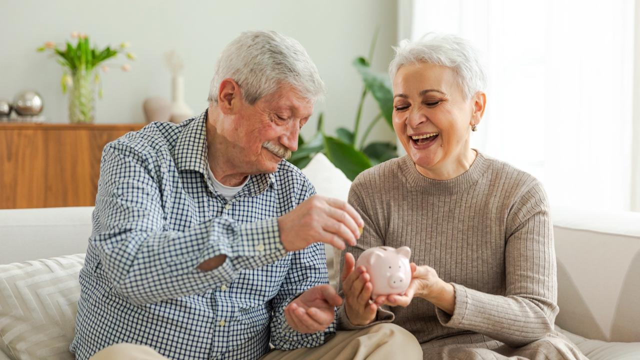 SENIORI si polepšia o stovky eur. Niektorí dokonca dva razy SENIORI si polepšia o stovky eur. Niektorí dokonca dva razy
